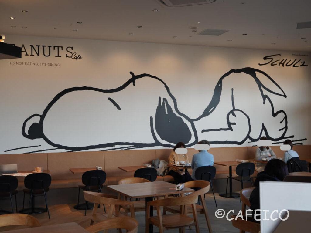 【吹田市｜PEANUTS Cafe】エキスポシティにあるスヌーピーの世界観が味わえるカフェ！たくさんのスヌーピーに子供も大喜び♪ | CAFEICO-カフェいこ-
