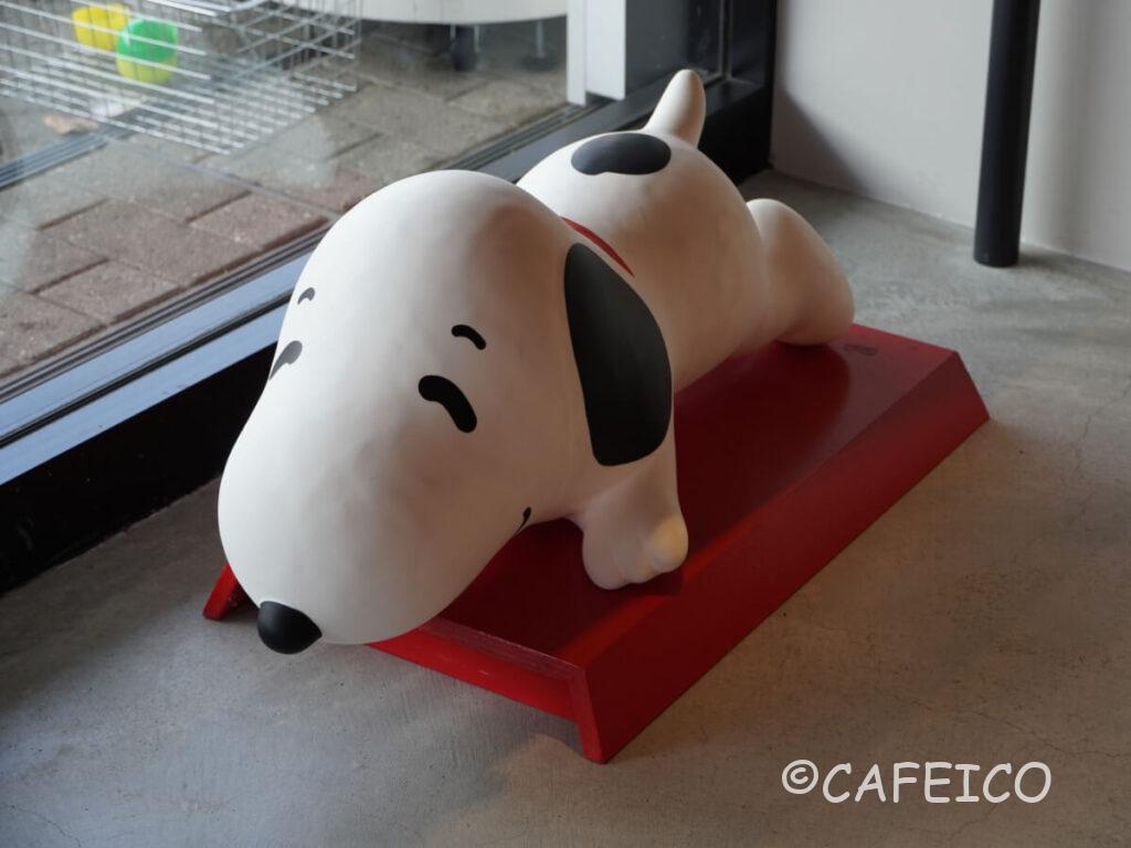 【吹田市｜PEANUTS Cafe】エキスポシティにあるスヌーピーの世界観が味わえるカフェ！たくさんのスヌーピーに子供も大喜び♪ | CAFEICO-カフェいこ-